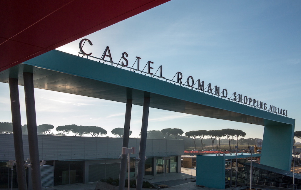 CASTEL ROMANO SHOPPING VILLAGE - ITALY - Raised floors for indoor and ...