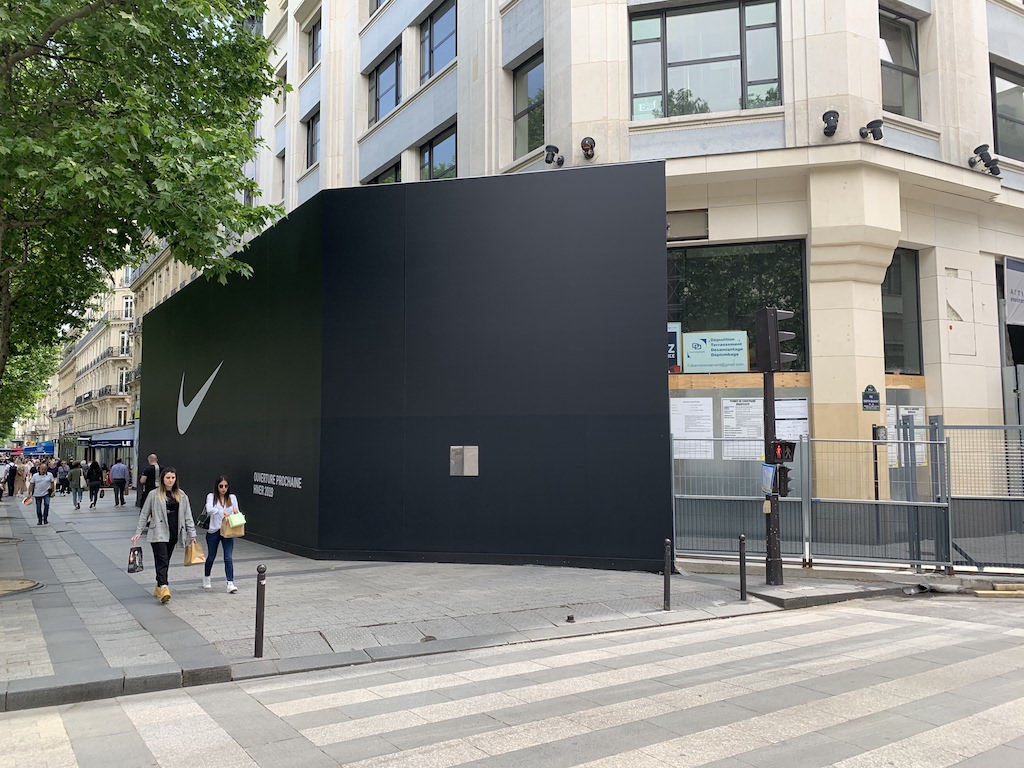 NIKE STORE - PARIS - Raised floors for indoor and outdoor Completed ...